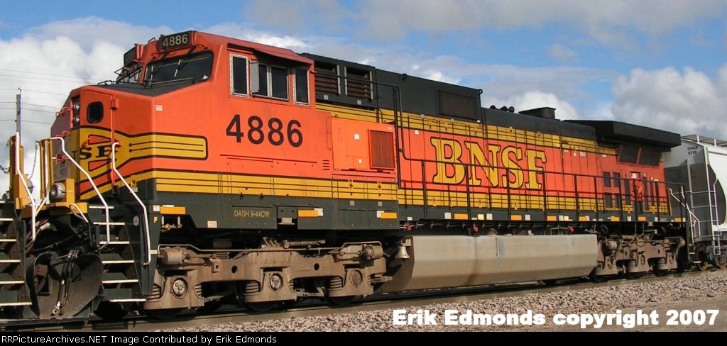 BNSF 4886